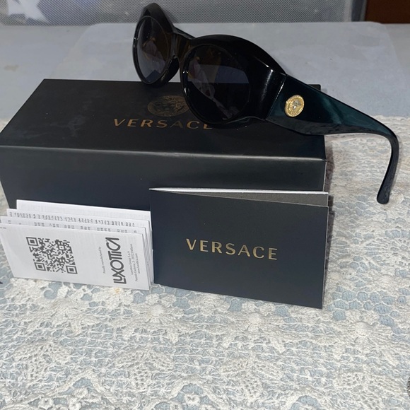Versace | Accessories | Versace Black Sunglasses W The Classic Gold ...